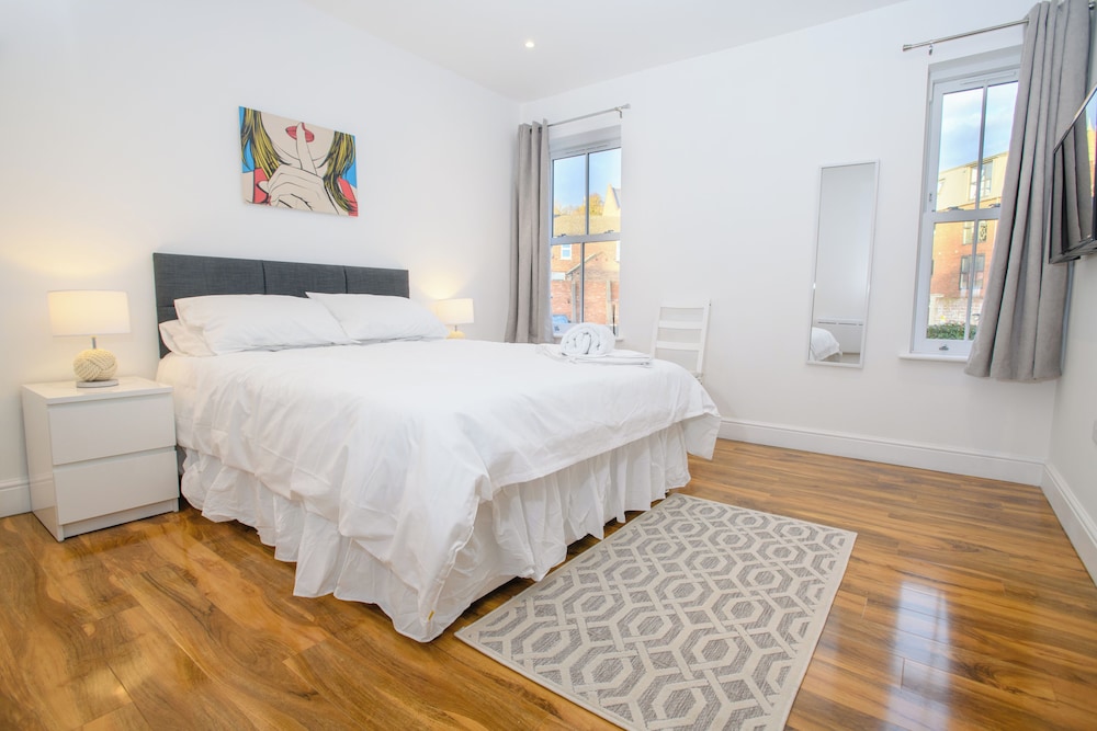 5 Mins To Buzzing City Center 1 Bed En-suite Room King Sized Bed Free Toiletries - Lincoln Castle