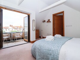 4 quartos, com decoração personalizada, com mobília individualizada 