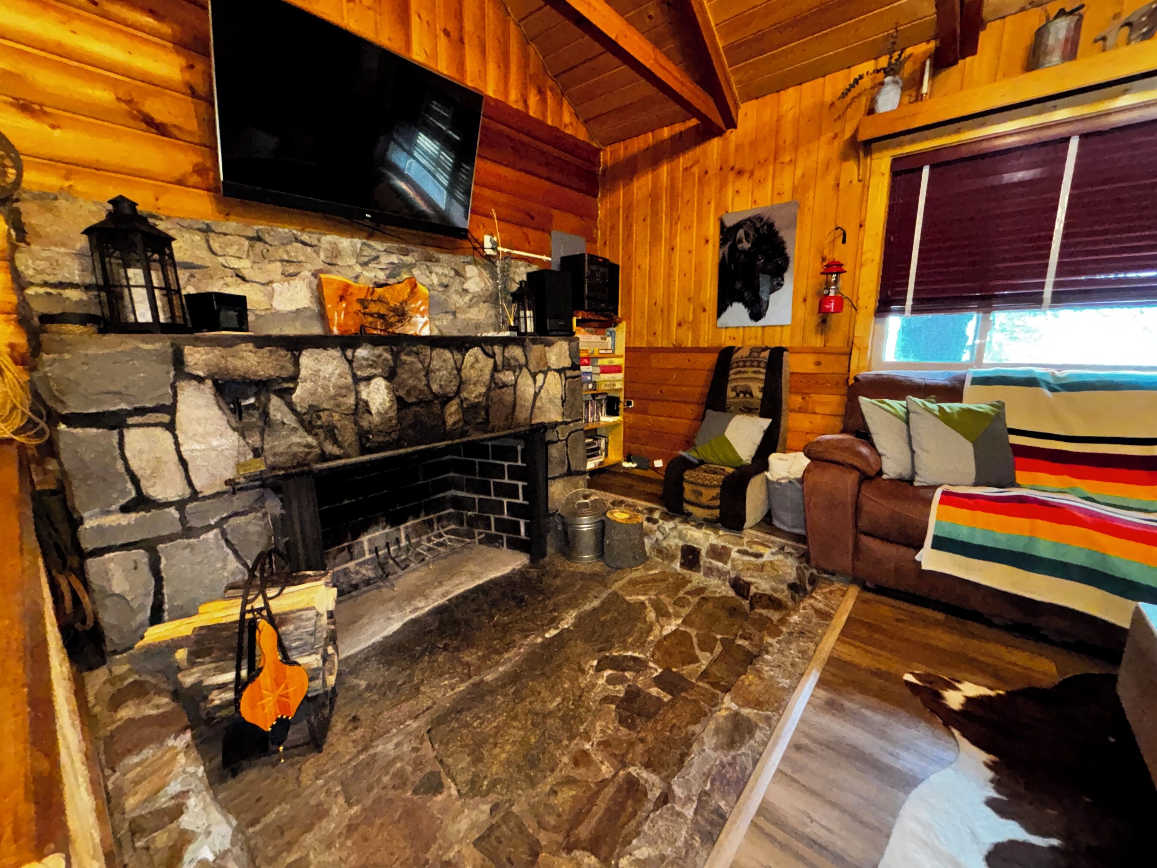 Gateway At The Crossroads! Yellowstone, Henry's Lake & Island Park-sleeps 10 - Henrys Lake, ID