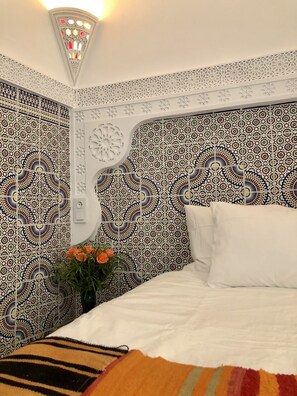 Quarto casal grand, 1 quarto | Cofres nos quartos, cortinas blackout, Wi-Fi de cortesia, roupa de cama