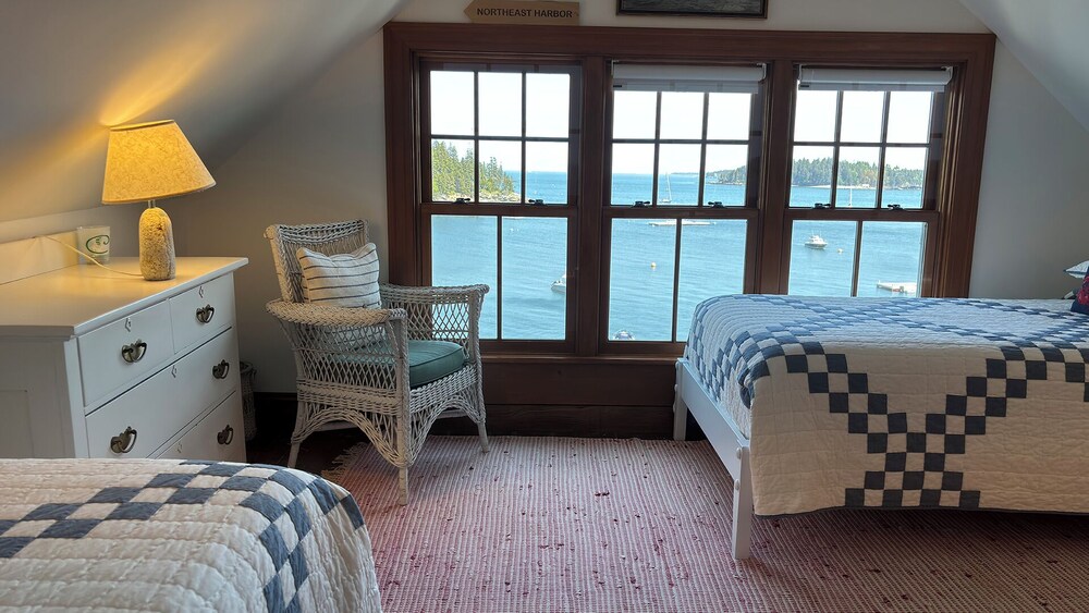 Historic Summer Cottage with stunning views of the harbor and modern ...