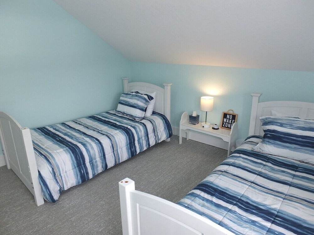 Beach Town Escape - NEWLY-REMODELED & GORGEOUS! GREAT LOCATION AS WELL ...