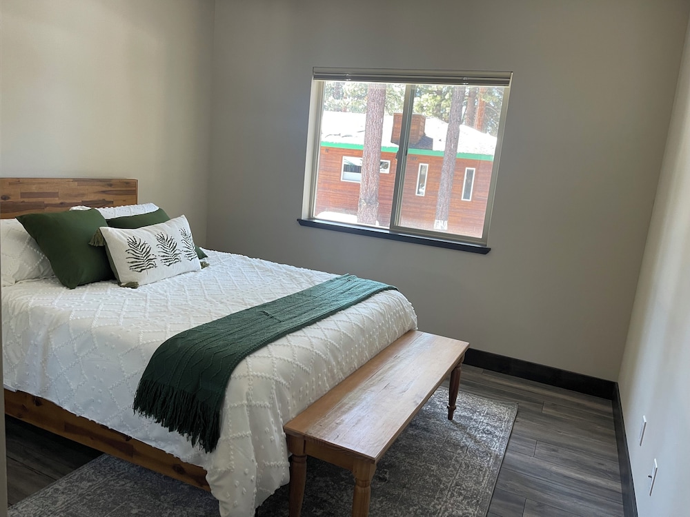 New 3-bedroom South Lake Tahoe Retreat! 3.2 Miles Away From Heavenly Ski Resort! - South Lake Tahoe