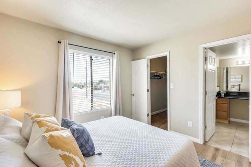 Pool/Jacuzzi, Gated, Monthly Clean Included! - Phoenix | Vrbo
