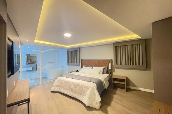Suite Presidencial | Minibar, cofre no quarto, secretária, quartos insonorizados