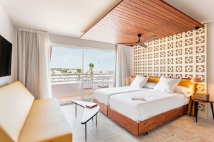 Suite Júnior, vista para a piscina | Minibar, cofre no quarto, ferro/tábua de engomar, Wi-fi grátis