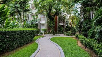 Apartamento, 2 quartos, fumadores, piscina privativa | Terrenos do alojamento