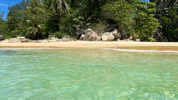 Apartamento, 2 quartos, fumadores, piscina privativa | Praia