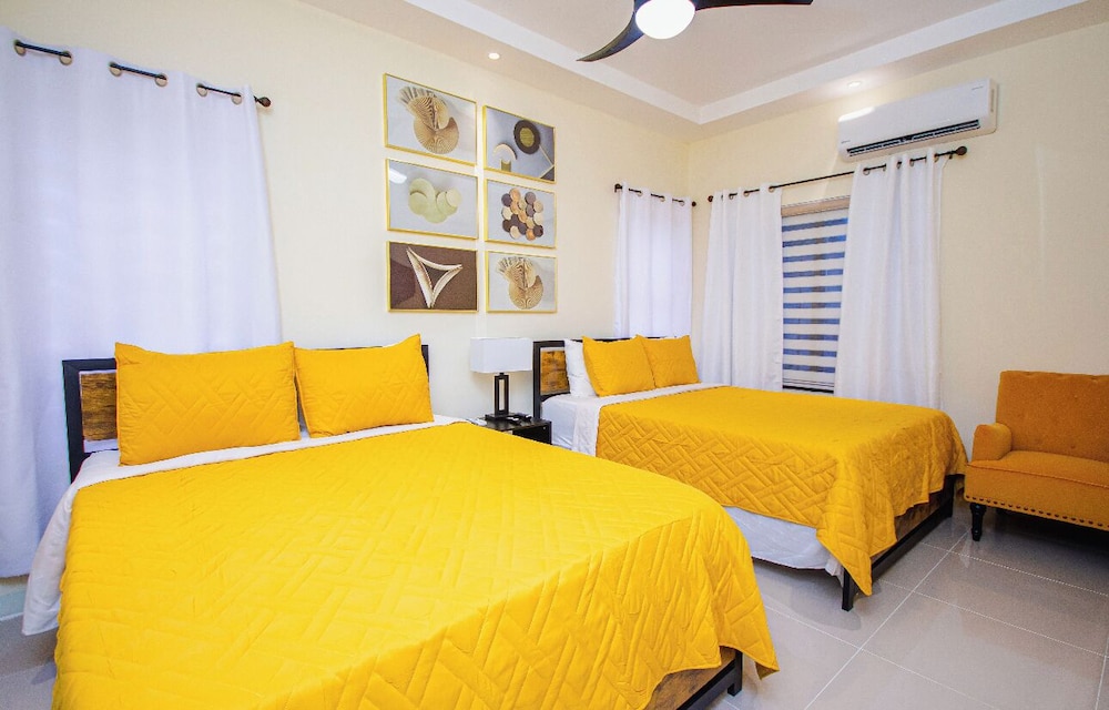 Beautiful Home! Centrally Located In A Gated Community With 24 Hour Security. - Ocho Rios