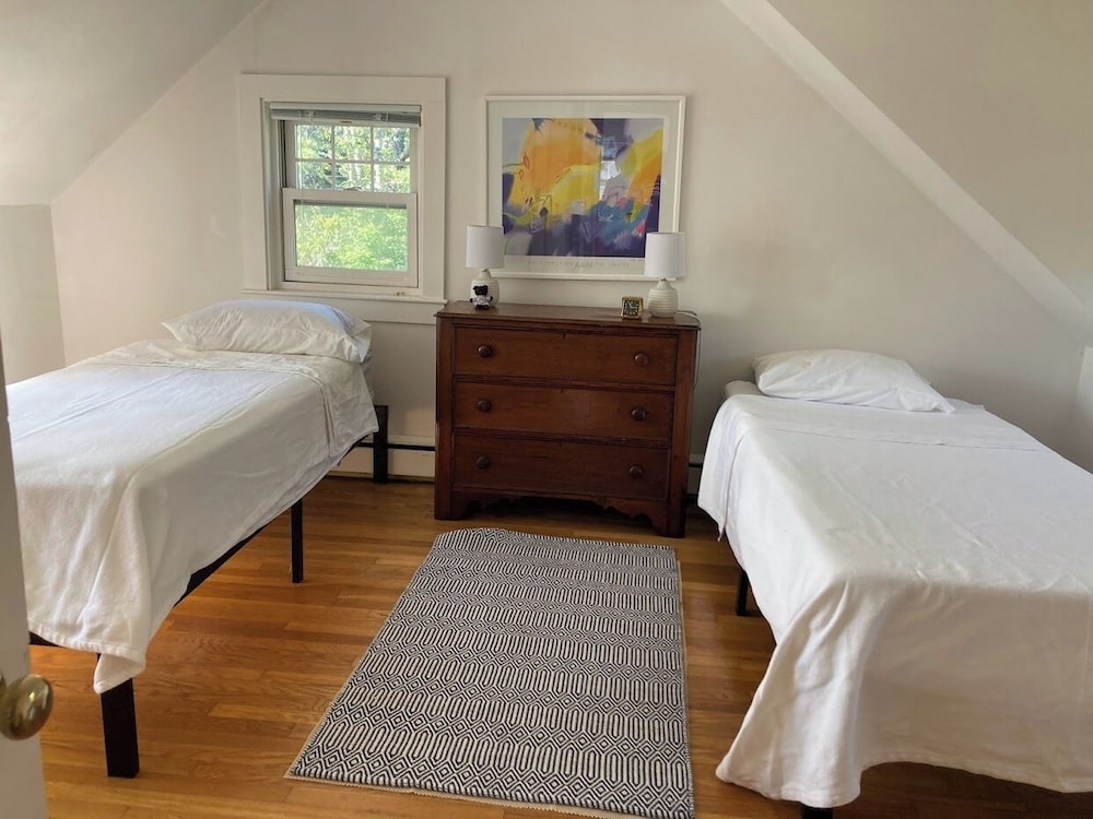 Classic Cape House Walking Distance To The Beach - Many Recent Upgrades - Chatham, MA