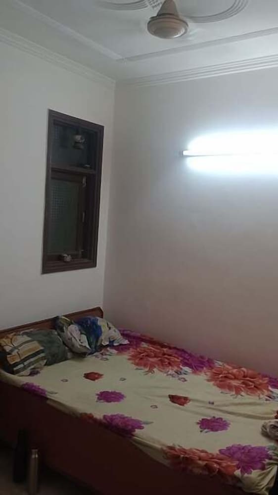 Cozy Room Near Delhi's Landmarks Cook, Relax And Explore In Govindpuri, Kalkaji - New Delhi