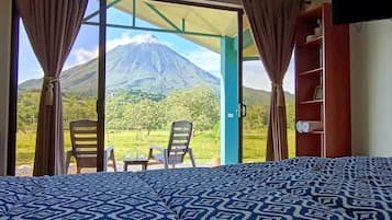 Quarto casal luxo, 1 cama King, para não fumantes, vista para a montanha | Roupas de cama premium, edredons de pluma, camas Select Comfort