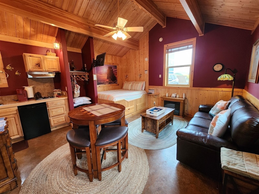 Moss Landing # 4 Studio - Ocean Shores | Vrbo