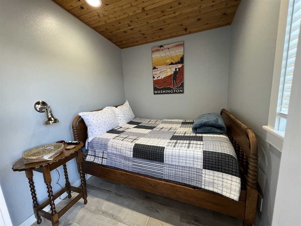 Moclips Sand Dollar Beach House - Beautiful Beach Front Home - Moclips ...