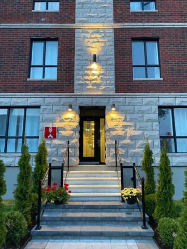 2001 Av. Beaconsfield - Montréal, QC