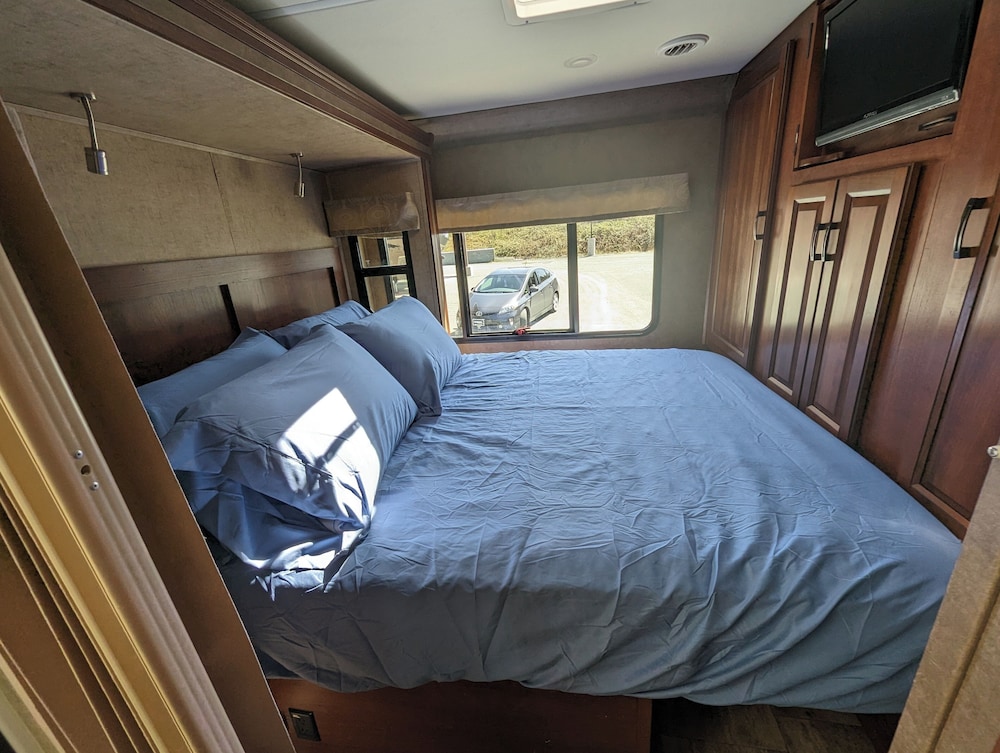Beautiful RV Motorhome sleeps 6/Pet Friendly - Grants Pass | Vrbo