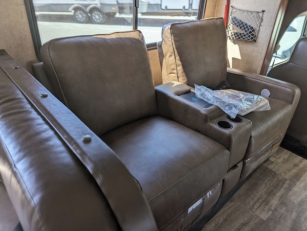 Beautiful Rv Motorhome Sleeps 6/pet Friendly - Oregon