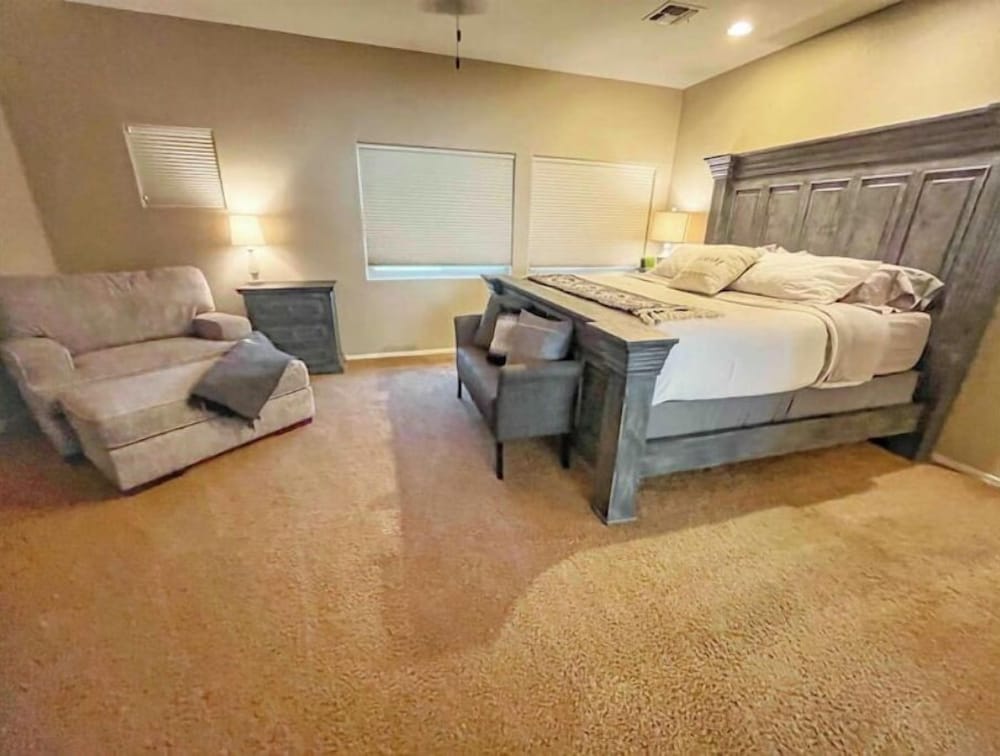 Heated Pool & Hot Tub W/ Resort-style Backyard Oasis! Huge Family-friendly Home - Mesa, AZ