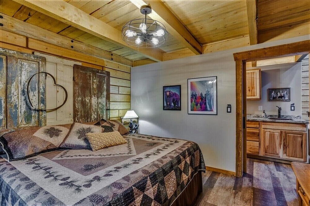 Riverfront, Authentic, Luxury Log Cabin-black Bear - Alaska