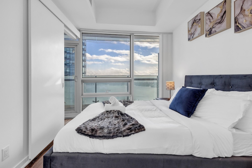 Rivetstays - The York - Toronto