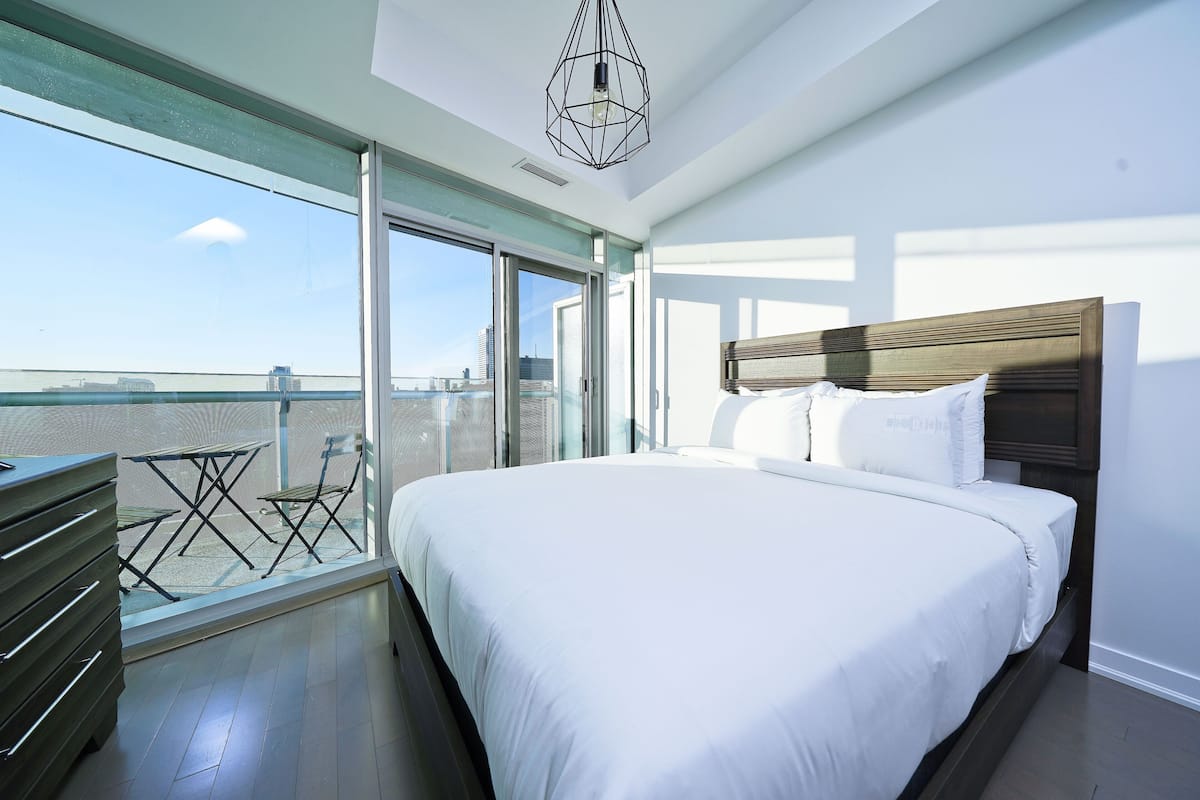 1 quarto, cortinas/cortinados opacos, ferro/tábua de engomar