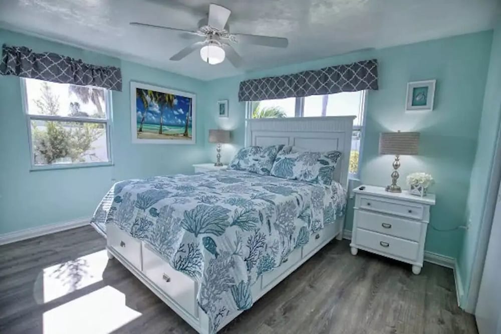 New Listing! Resort-like Oasis On Canal - Englewood, FL