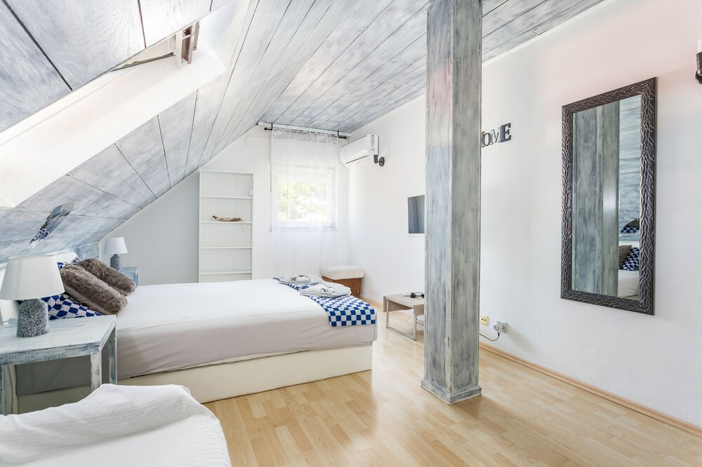 Three bedroom apartment with terrace and sea view Sumpetar, Omiš (A ...