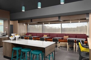 Café da manhã com buffet grátis todos os dias