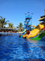 Piscina interior, piscina exterior 