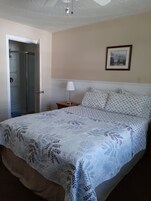 Quarto Duplo Básico | Roupa de cama fornecida 