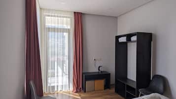 Quarto casal ou duplo standard | Escrivaninha, quartos à prova de som, Wi-Fi de cortesia