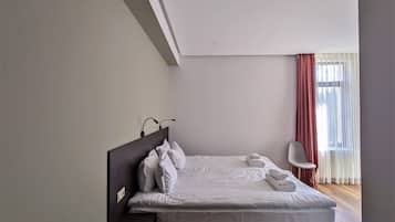 Quarto casal ou duplo standard | Escrivaninha, quartos à prova de som, Wi-Fi de cortesia