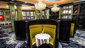 3 restaurantes, pequenos-almoços servidos, cozinha americana