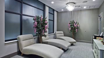Sauna, banheira de hidromassagem, tratamentos corporais