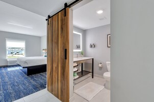 Suite Standard, 1 cama king-size | Roupa de alta qualidade, edredões de penas, camas de colchão pillowtop