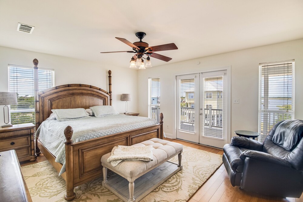 Getting Nauti by the Bay!! 5 Bedrooms, Waterfront! - Bay St Louis | Vrbo