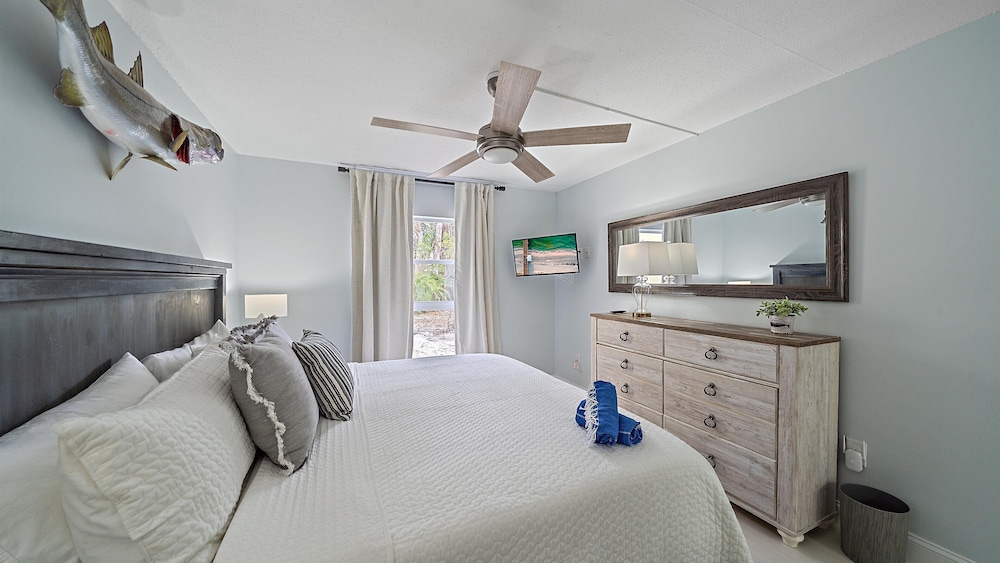 Beach Castle Resort, 1st Floor, Pool, Walk To Beach/bay - Anna Maria Island, FL