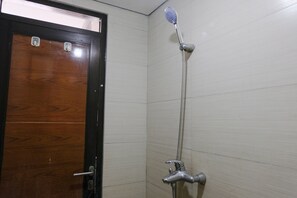 Estúdio | Casa de banho | Um polibã, toalhas fornecidas 