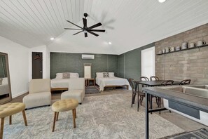 Casa, várias camas, varanda, vista para a cidade (262 & 296 N Union) | 6 quartos, individualmente decorados, individualmente mobiliados