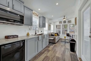 Casa, 1 cama king-size, pátio (#25 3567 US 290 E) | Cozinha privada