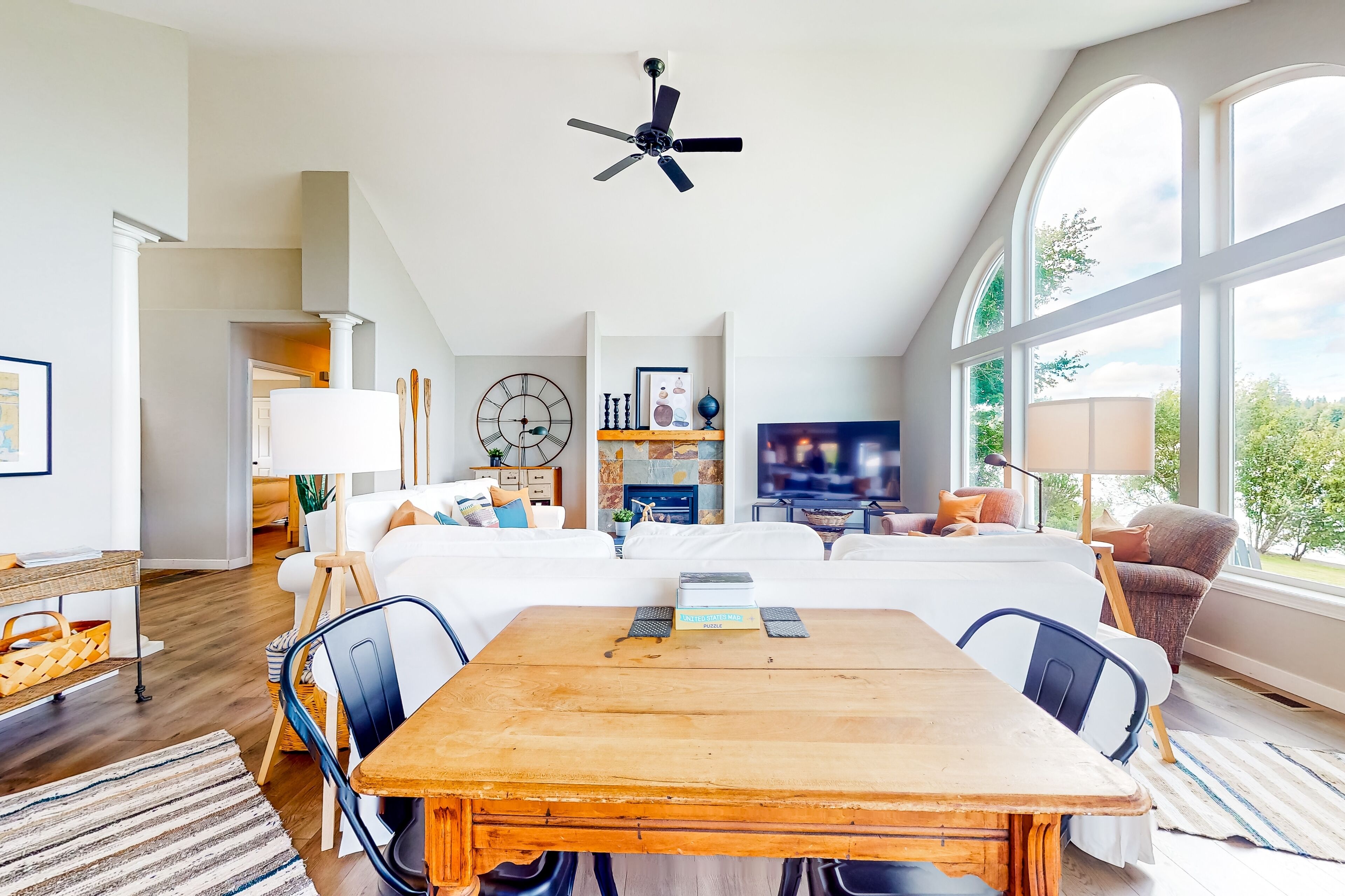 Waterfront Home With 115' Of Private Beach, 4 Kayaks, Firepit & Stunning Views - Shelton, WA