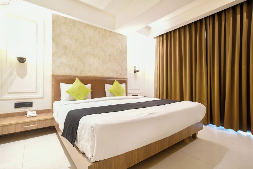 Hotel Holiday - Vijaynagar