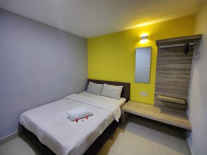 Quarto Duplo, casa de banho partilhada | Wi-fi grátis, roupa de cama fornecida 
