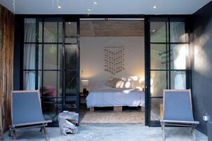 Quarto casal | Cofres nos quartos, cortinas blackout, Wi-Fi de cortesia, roupa de cama