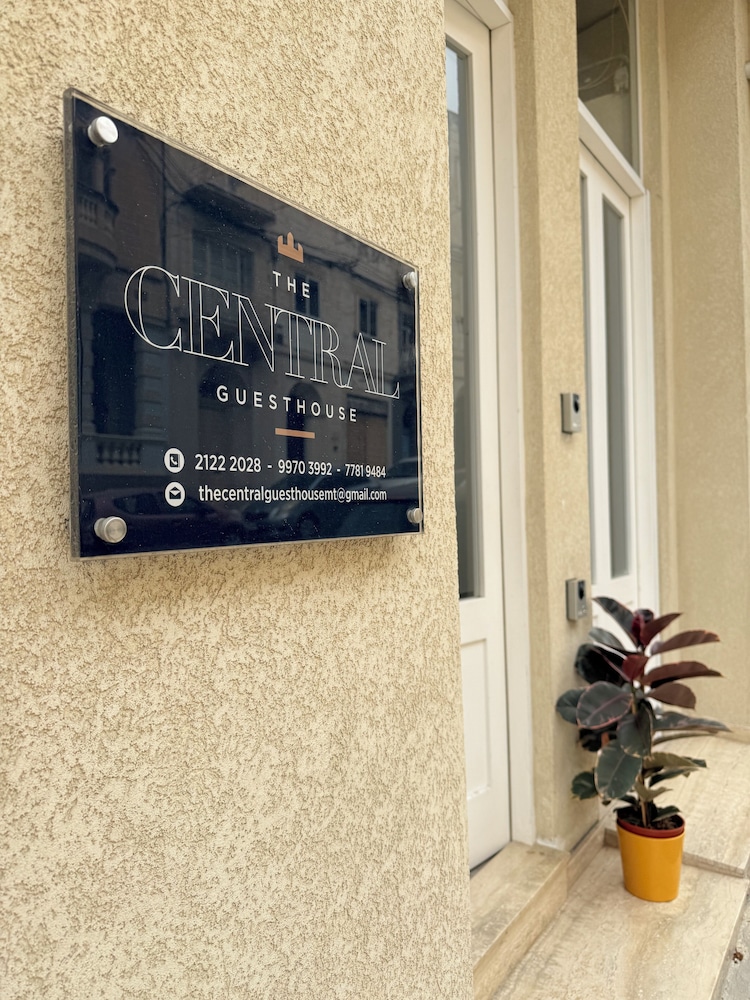 The Central Guesthouse - Valletta