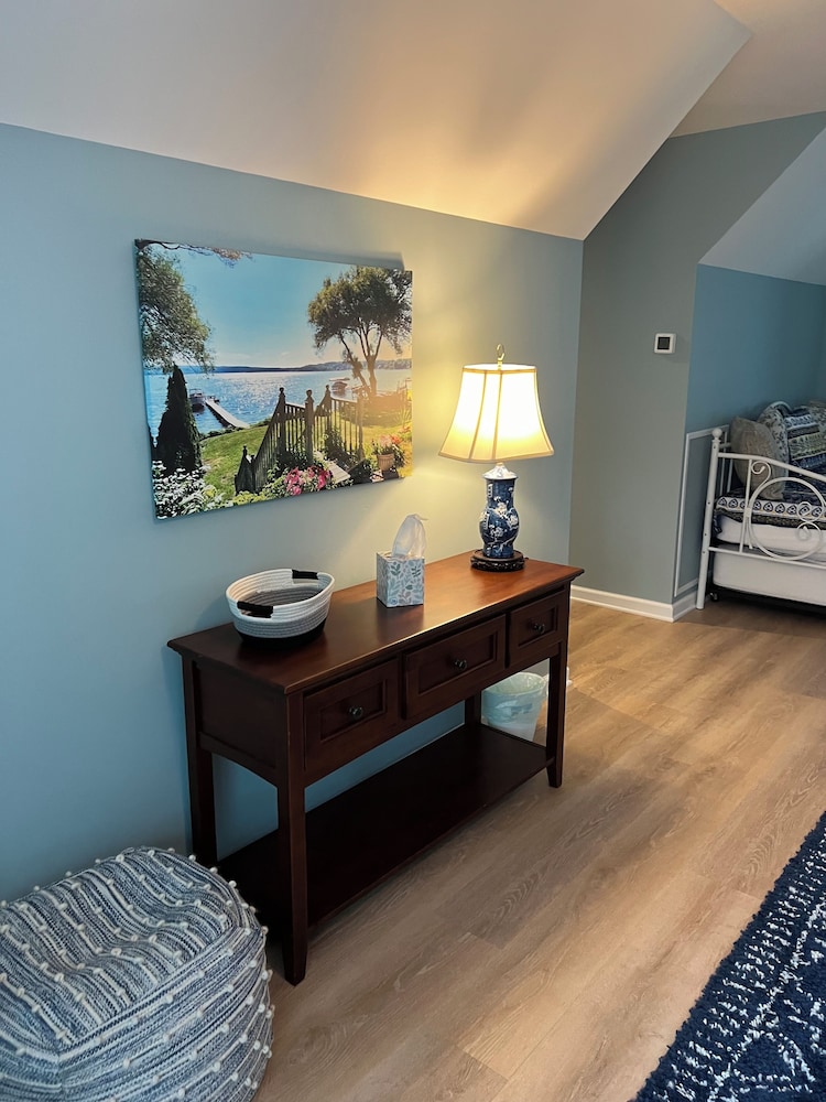 Quaint Historic Home In The Heart Of Bemus Point Village- A Stroll To The Water! - Bemus Point