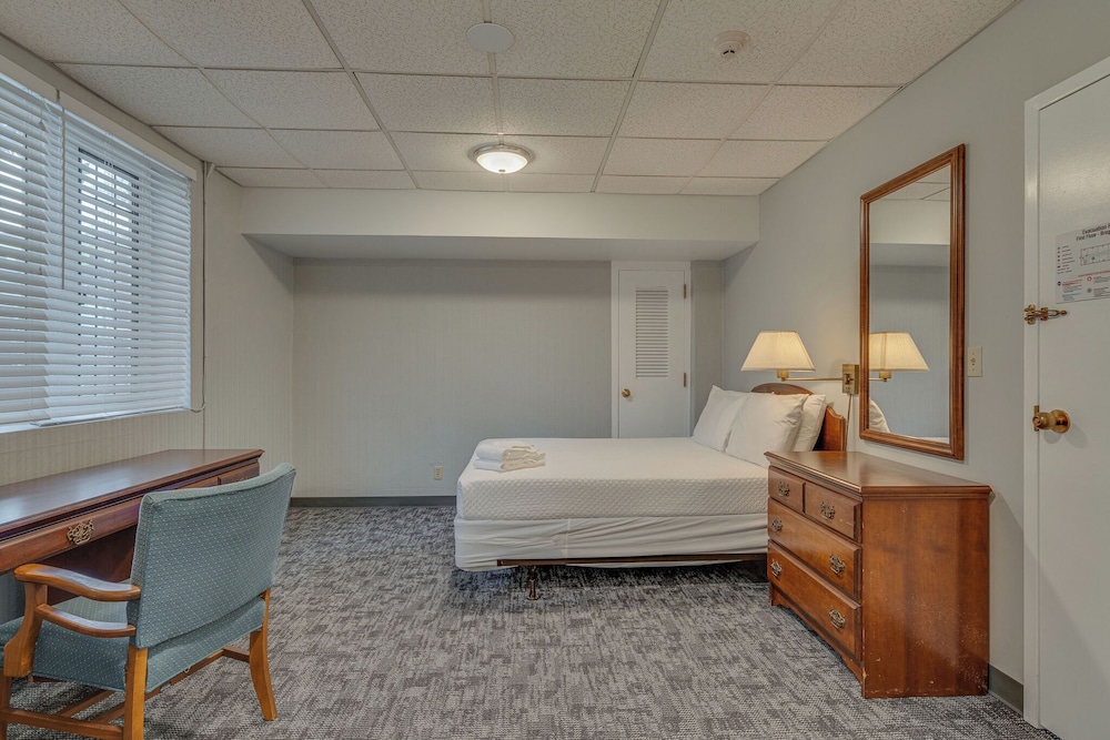 Historic Dorm Room In Music Row! - Nashville, TN