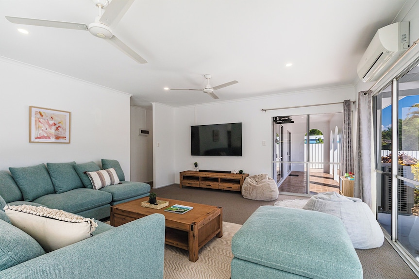 Nightcliff Exquisite Family Home With Pool - Darwin