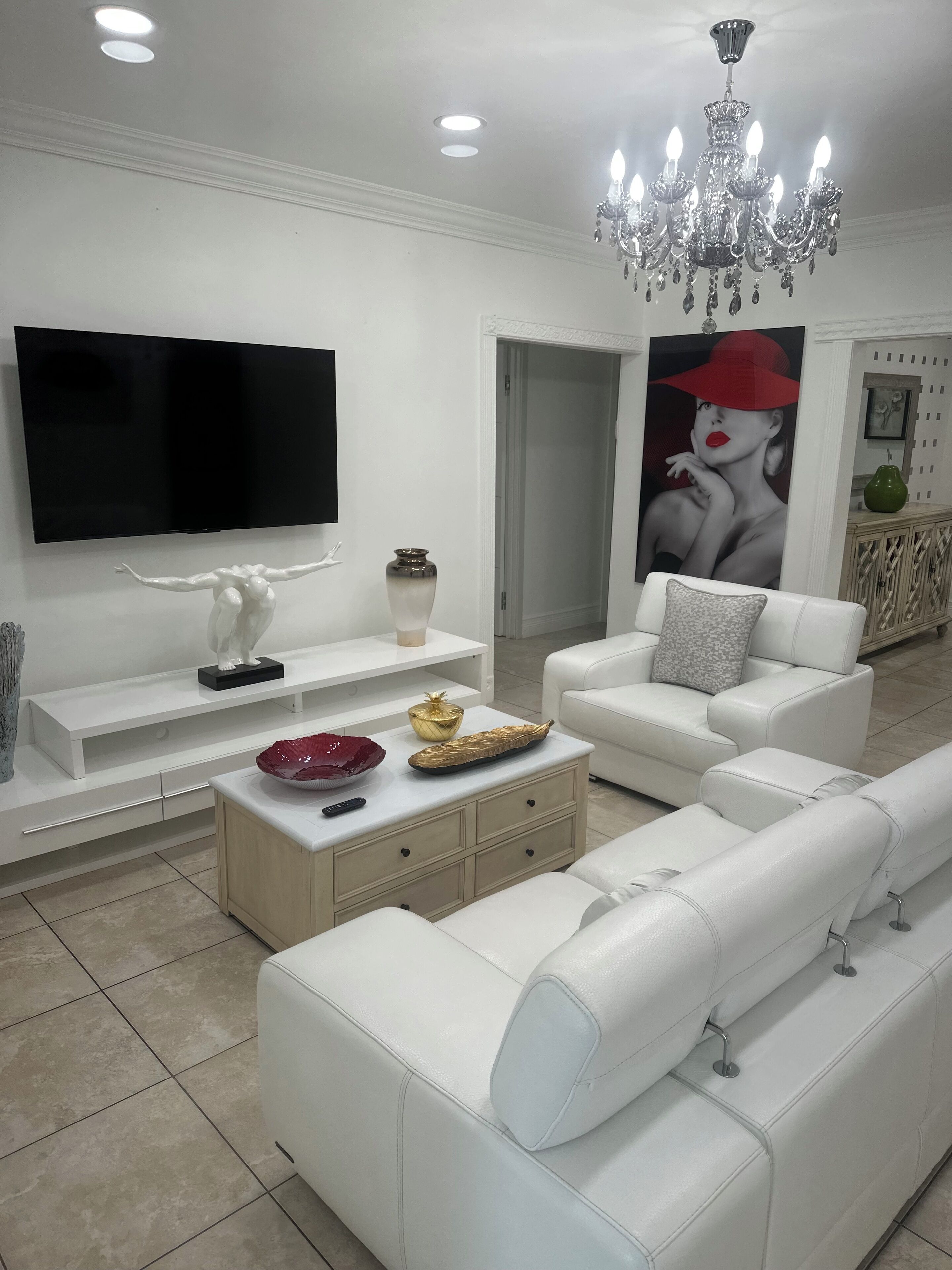 Do You Want To Select A Perfect Place To Know Miami?. This Is R And R Hostal. - Florida