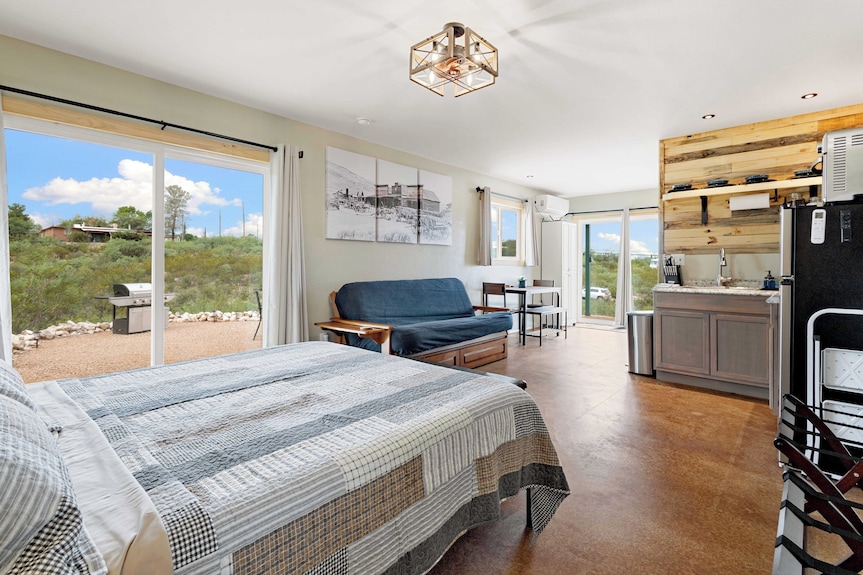 Comfy West Cabin Nestled In Tombstone's Historic District! Pet Friendly! - Tombstone, AZ